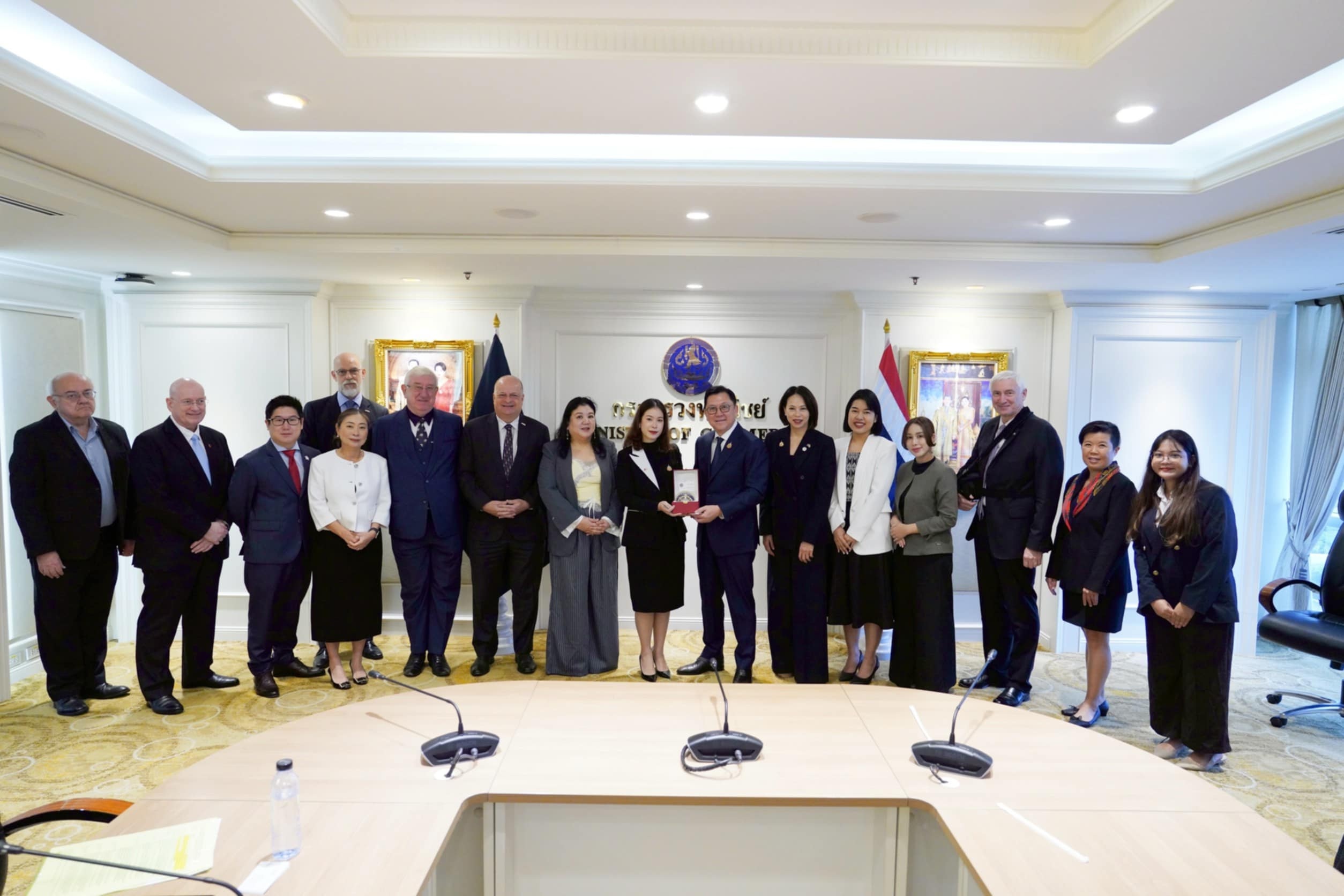 “จตุพร”แจ้งหอการค้าอังกฤษ เร่งสรุป FTA ไทย-EU เปิดเจรจาไทย-สหราชอาณาจักร